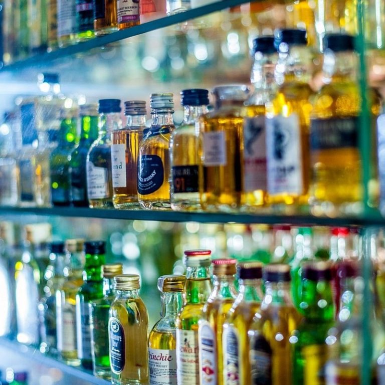 Alkohols un azartspēles: kultūra un izklaides savienība